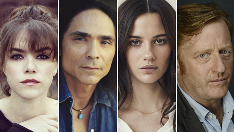 Kaniehtiio Horn, Zahn McClarnon, Lily Sullivan e David Wilmot juntam-se ...
